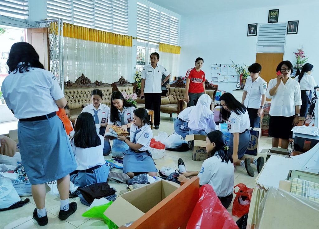SMAN 9 MANADO SALURKAN BANTUAN BENCANA ALAM DI PALU DAN DONGGALA ...